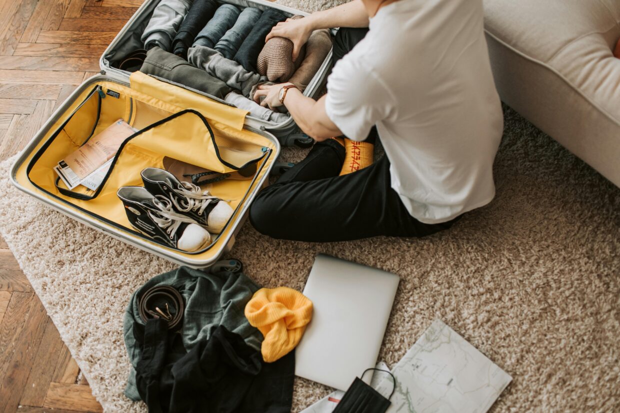 How to Pack a Suitcase: Tips to Save Space | Baggysitter